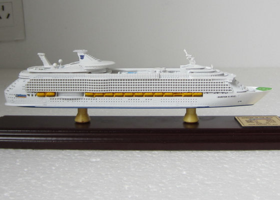 China Holland Yacht Toy Cruise Ship Model With Single Piece Assembly Anchor Material supplier