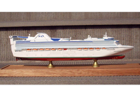 China Scale 1：900 Fine Princess Cruise Ship Models , Container Ship Model With ABS Hand Carving supplier