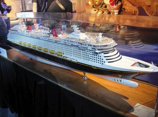 China Simulation Disney Cruise Ship Model , Disney Fantasy Model With Avoid Too Much Humidity supplier