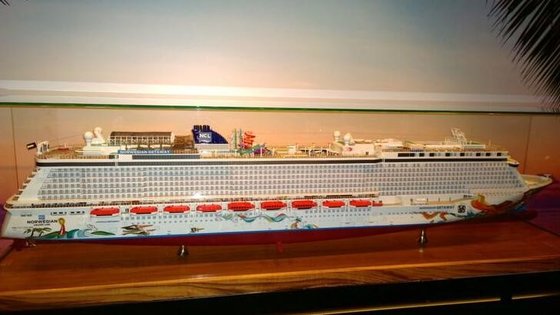 China Norwegian Getaway Cruise Ship Passenger Ship Models With  Foam Box Packaging supplier