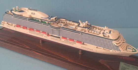 China Custom Handcrafted Model Ships With Regal Princess Cruise Ship Series supplier