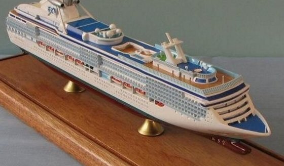 China Coral Princess Toy Cruise Ship Model , Ocean Liner Models With Alloy Casting Container Material supplier