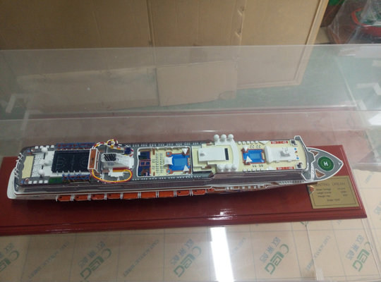 China Genting Dream Cruise Ship Toy Cruise Ship Model Fashion Design With Collection Values supplier