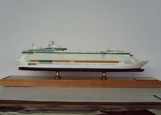 China Scale 1:900 Outdoor Decoration Carnival freedom Cruise Ship Model With Alloy Diecast  Anchor Material supplier