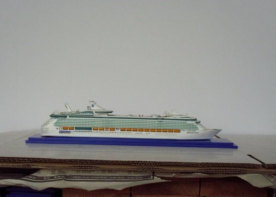 China Scale 1:1200 Handmade Cruise Ship Business Model , Carnival Freedoom Cruise Ship Model supplier