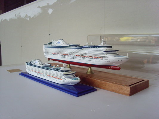 China Hand Painted Wooden Ship Models , Princess of the heyday Cruise Ship Model supplier