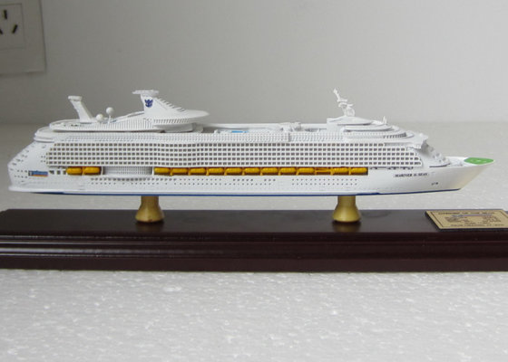 Holland Yacht Toy Cruise Ship Model With Single Piece Assembly Anchor Material supplier