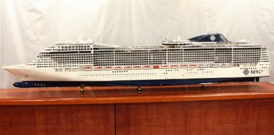 Professional Reproduction MSC Divina Cruise Ship Models With Woodiness Hull Material supplier