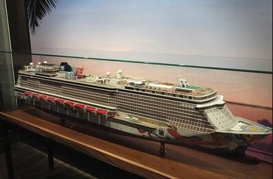 Norwegian Getaway Cruise Ship Passenger Ship Models With  Foam Box Packaging supplier