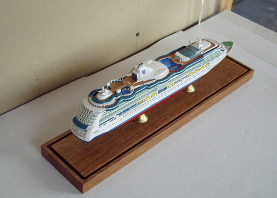 Handcrafted Royal Caribbean Cruise Ship Models Radiance Of The Seas Model , Injection Mold Making supplier