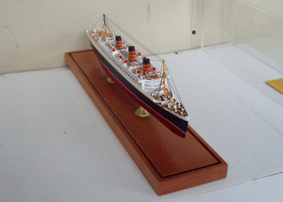 Scale 1:900 High End Queen Mary Model , Handcrafted Model Ships For Anniversary Collection supplier