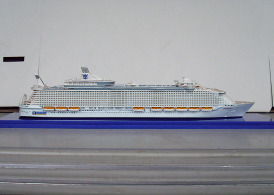 Scale 1:1200 Oasis Of The Seas Royal Caribbean Cruise Ship Models With Engraving Printing Hull Logo Printing supplier