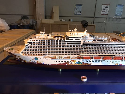 Genting Dream Cruise Ship Model With ABS CNC Engraving  Propeller Material supplier